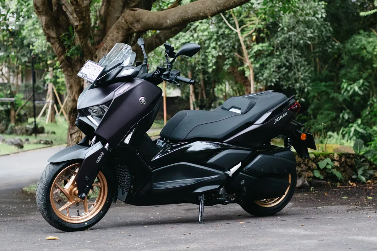 Alquila una YAMAHA XMAX TECH MAX 2025 Black magma en Bali | BikeHouse