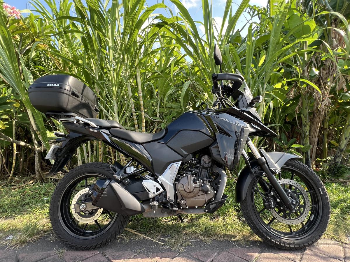 Miete ein Bike Suzuki Vstrom 250 Total Black in Bali | BikeHouse