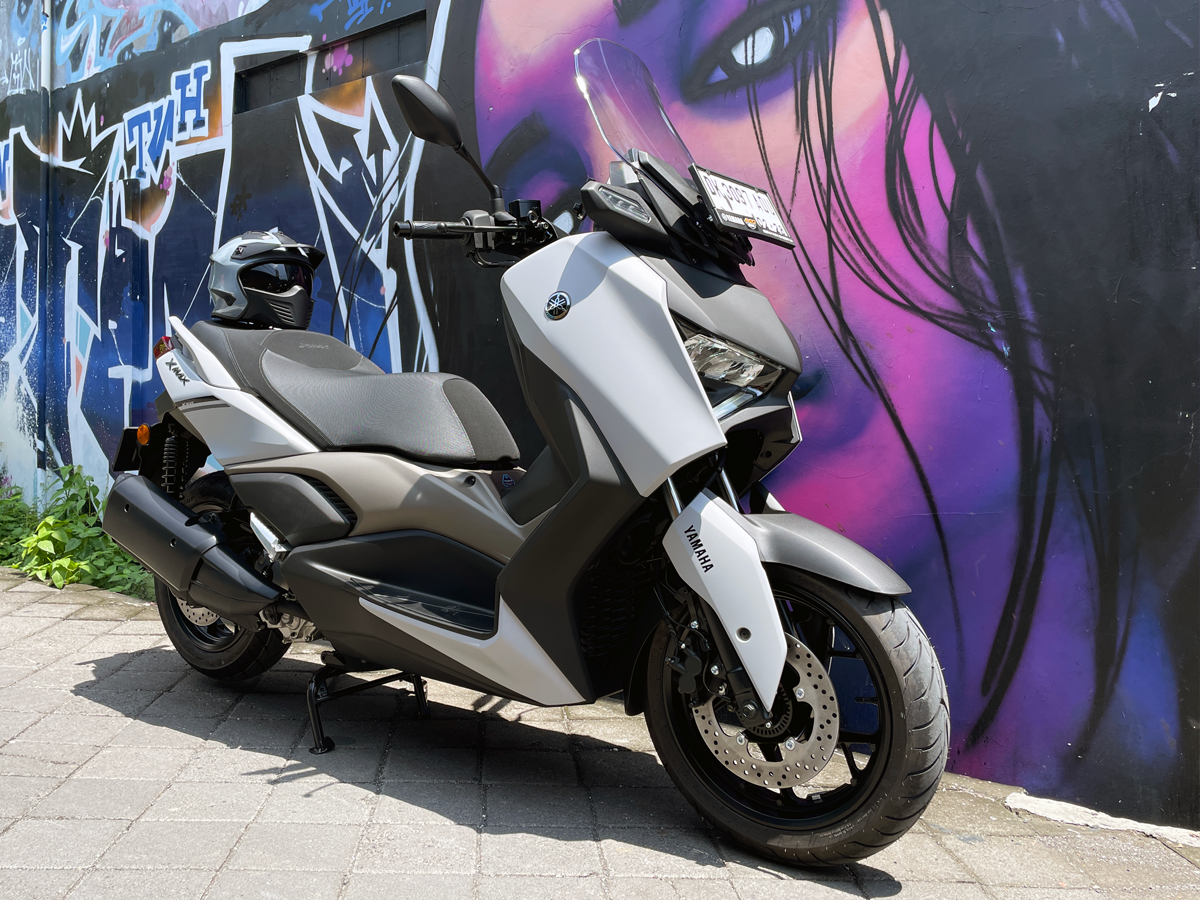 Rent a Bike Yamaha XMax Gray DK 2517 FDE in Bali | BikeHouse